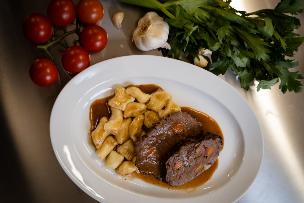 Recept za ukusnu pašticadu s njokima - Dom na kvadrat